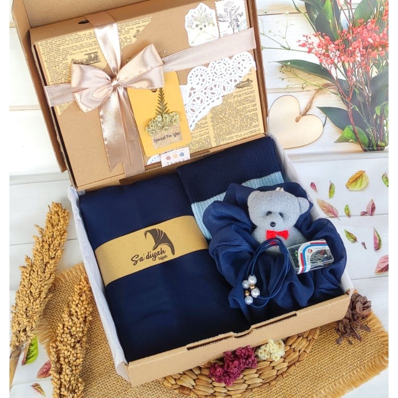 Jual Hampers Hijab Bella Square/ Gift Box Ultah / Kado Nikahan / Kado ...