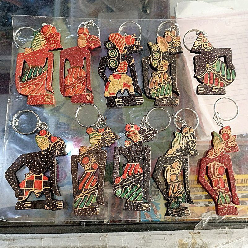 Jual Gantungan kunci wayang kayu batik khas jogja (Satuan) | Shopee Indonesia