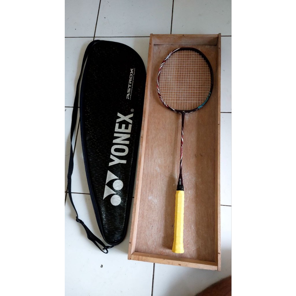 Jual Raket Second Rasa Baru Yonex Astrox 100 ZZ Kurenai | Shopee Indonesia