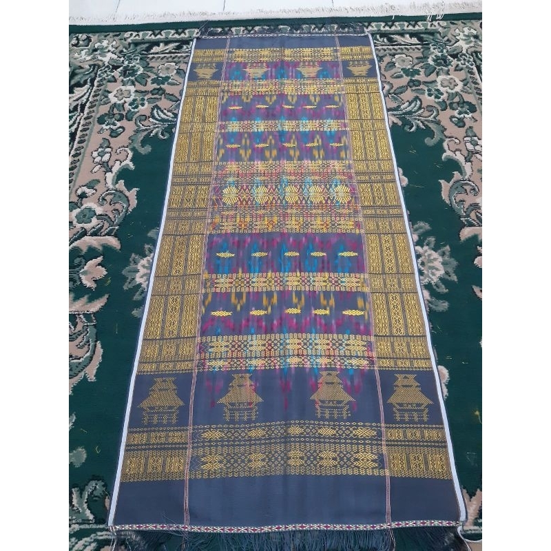 Jual Uis Nipes Sutra Merah dan Abu-abu Rumah Adat Corak Motif baru ...