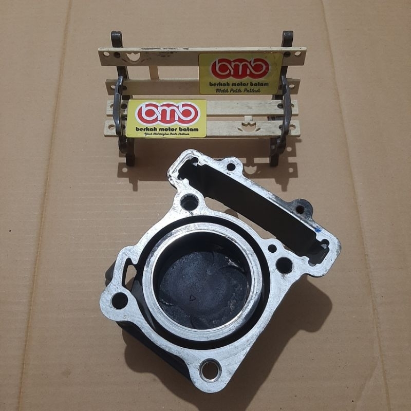 Jual KTM Duke 200 blok set piston block head mesin engine original ...