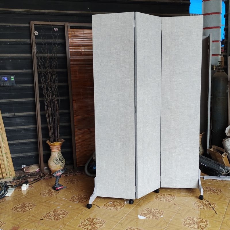 Jual partisi ruangan tipe M1 3 panel plus roda | Shopee Indonesia