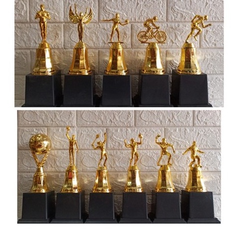 Jual Sudah READY PIALA FIGUR BOLA FUTSAL BASKET TENNIS MEJA BADMINTON ...