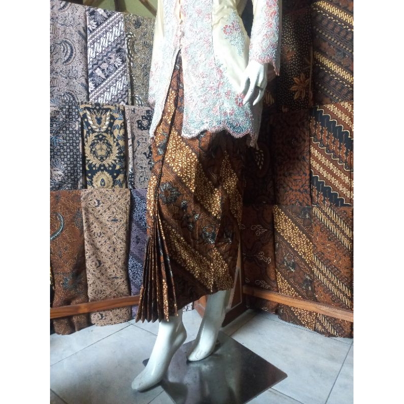 Jual Kain Jarik dan Rok Wiru Motif Lereng Kusuma Bawahan Kebaya Among ...