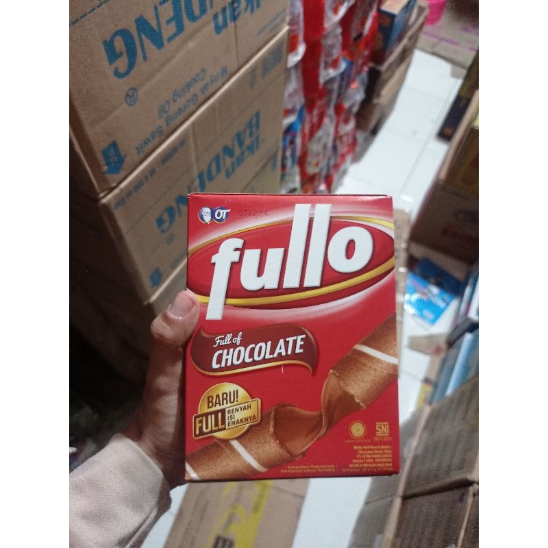 Jual Snack wafer roll Fullo tersedia dua varian rasa cokelat dan vanila ...