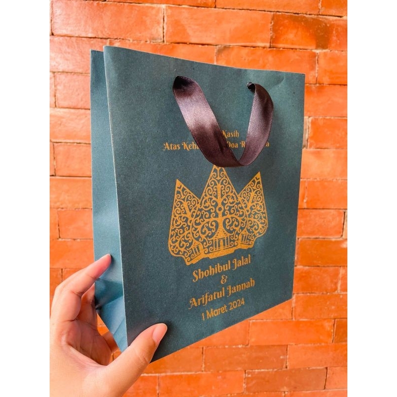 Jual Paper bag biru free sablon 2 sisi ukuran 20x10x25 | Shopee Indonesia