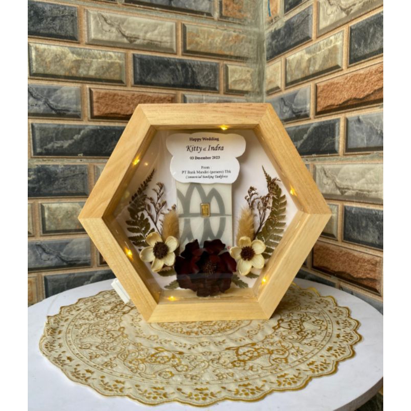 Jual Frame Hias Hexagonal Rustic with Dried Flowers (20x20) | Shopee Indonesia