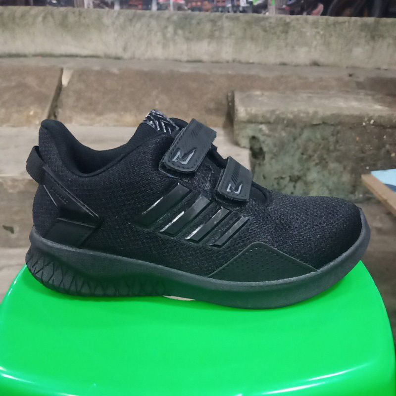 Jual Sepatu Sekolah Anak Hitam Polos (Perekat) Merk PRO ATT | Shopee Indonesia
