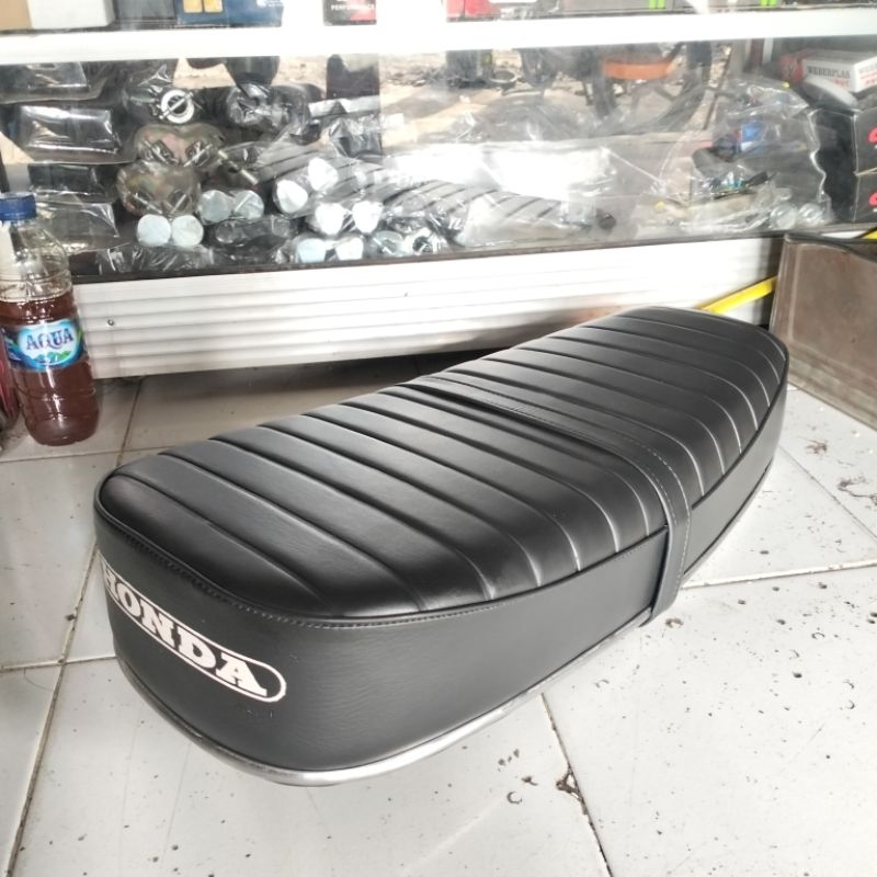 Jual KULIT JOK COVER JOK CB 125 CB KO DILAN CB ORI | Shopee Indonesia