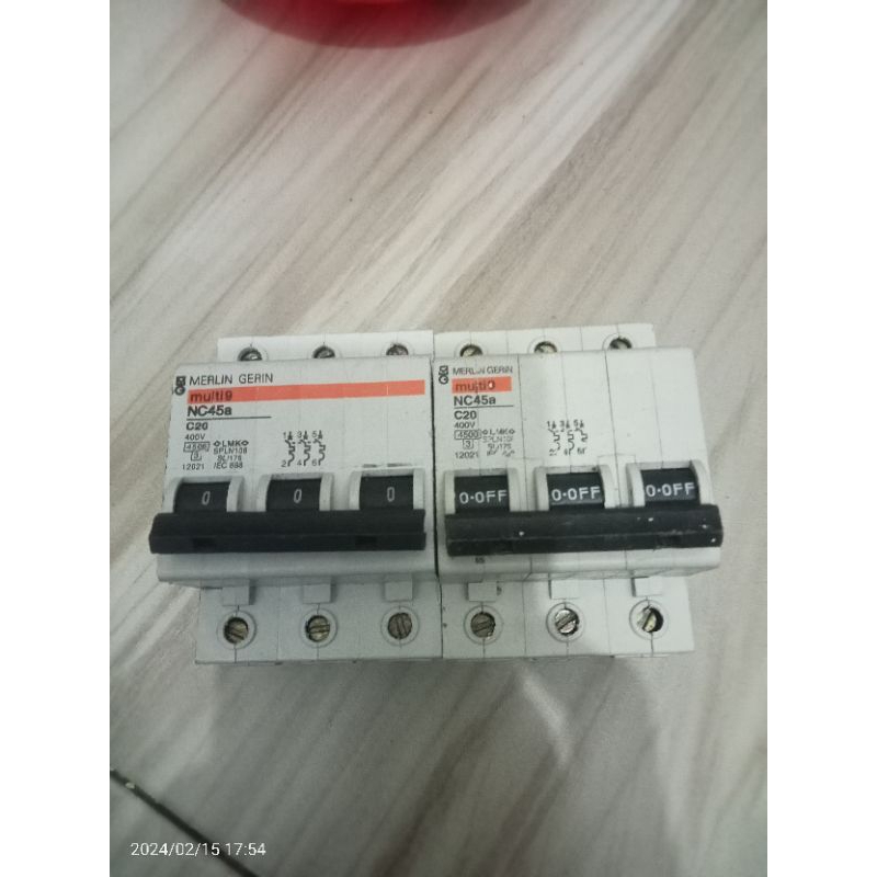 Jual MCB MERLIN HITAM 3P | Shopee Indonesia
