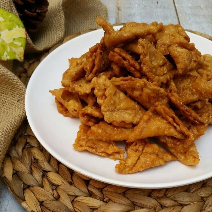 Jual 1 Kg Kue Pastel Manis Segitiga Pastel Manis Renyah Harga Camilan ...