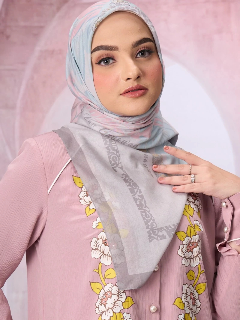 Jual Hijab Mandjha Blooming Elegance Scarf by Ivan Gunawan | Shopee Indonesia