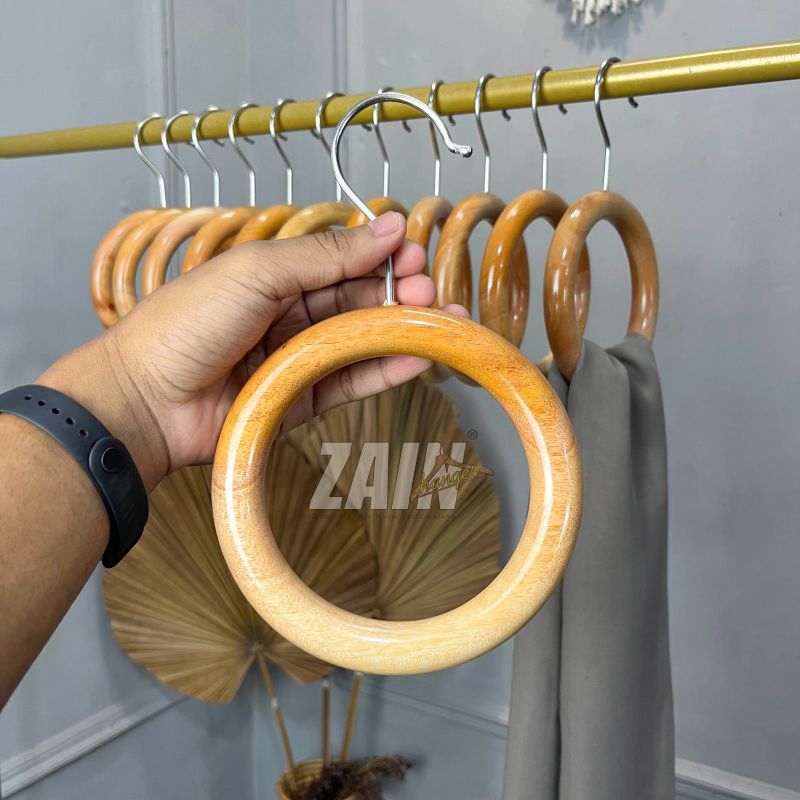 Jual Hanger Kayu Bulat Gantungan Jilbab/Syal/Selendang | Shopee Indonesia