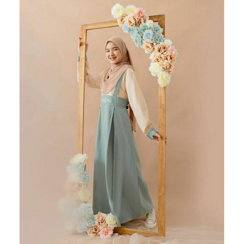 Jual LILY OVERALL JILBRAVE | Gamis Overall Cute aksen Bordir bunga pada pinggang dan lengan ...