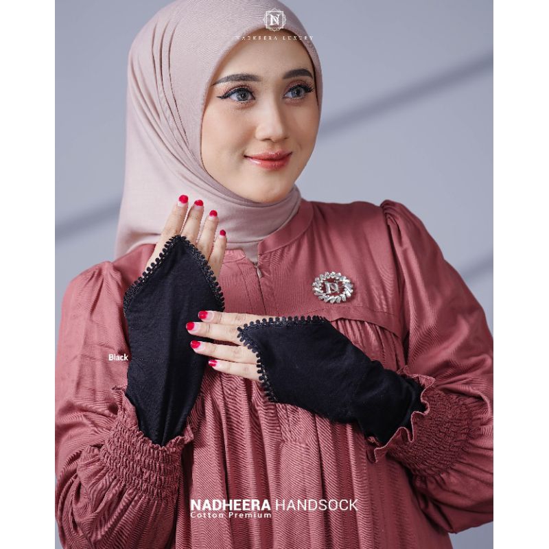 Jual NADHEERA HANDSOCK Nadheera Luxury ( READY STOK) | Shopee Indonesia