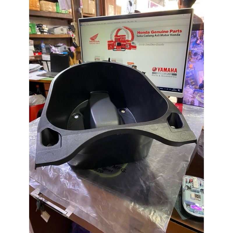 Jual BOX LUGGAGE BAGASI HELM YAMAHA FAZZIO 125 BEJ 100% ORIGINAL YGP ...