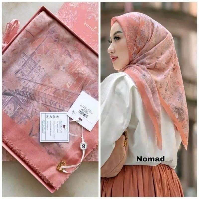 Jual Hijab Buttonscarves Jilbab Segi Empat Buttonscarves | Shopee Indonesia
