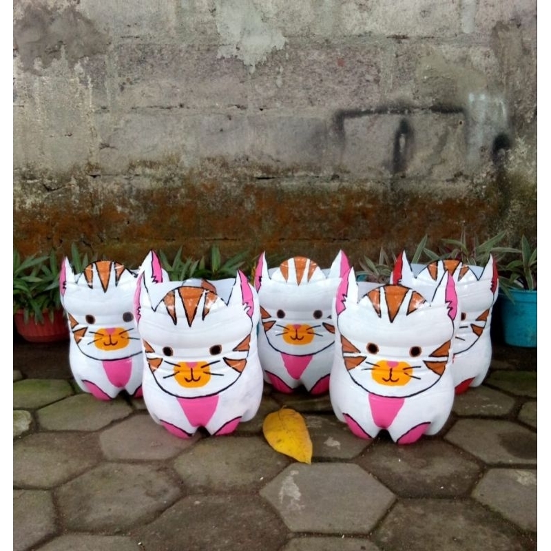 Jual Prakarya Pot Karakter/Tempat Sampah dari Galon Bekas Le minerale ...