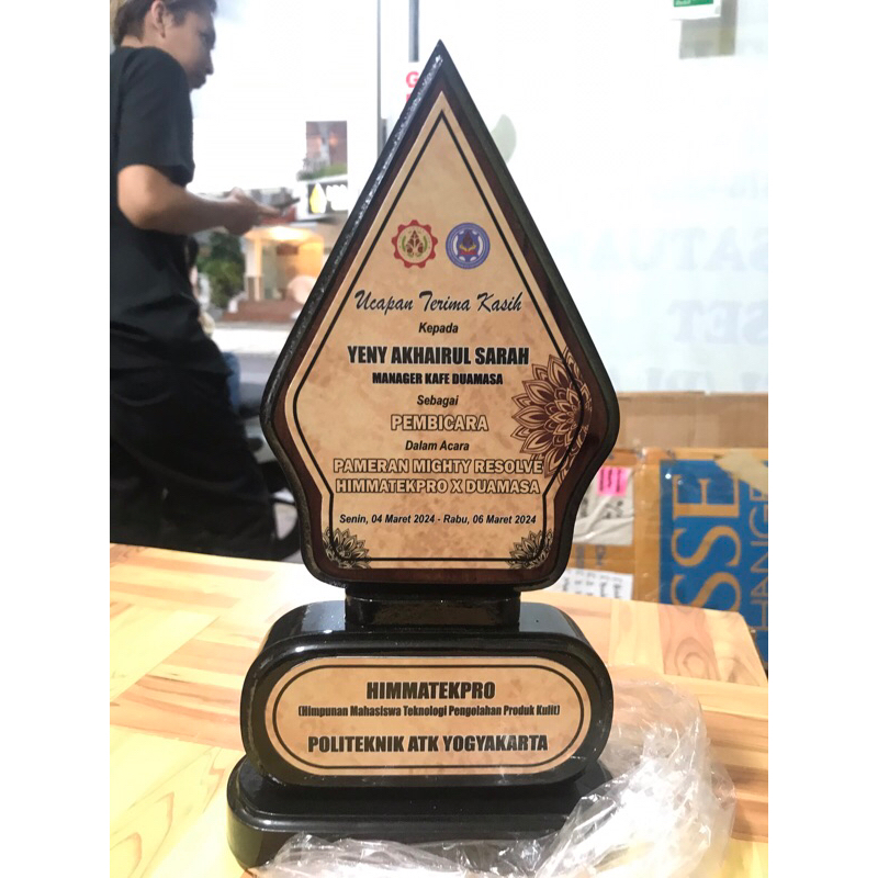 Jual Vandel Plakat Kayu Besar Cinderamata Kenang-Kenangan PKL/MAGANG ...