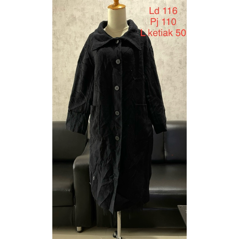 Jual Winter coat Urban revivo long coat wool hitam full kancing ...