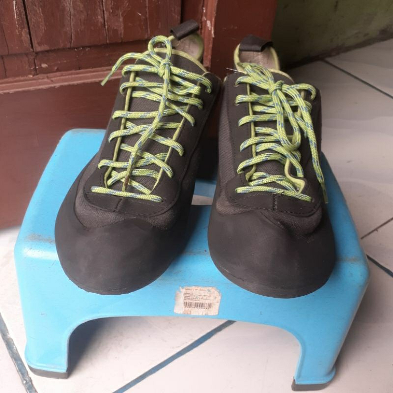 Jual sepatu panjat tebing rock climbing wall simond rock pillars ...