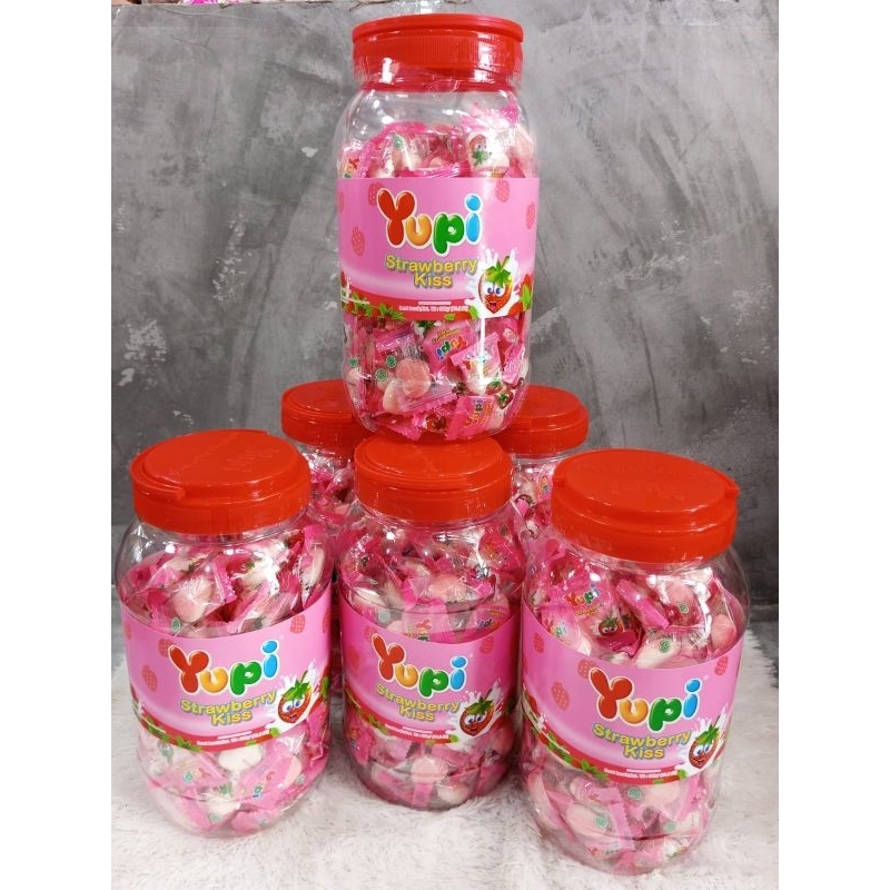 Jual Permen Yupi Strawberry Kiss Love plus toples plastik kemasan 300gr | Shopee Indonesia