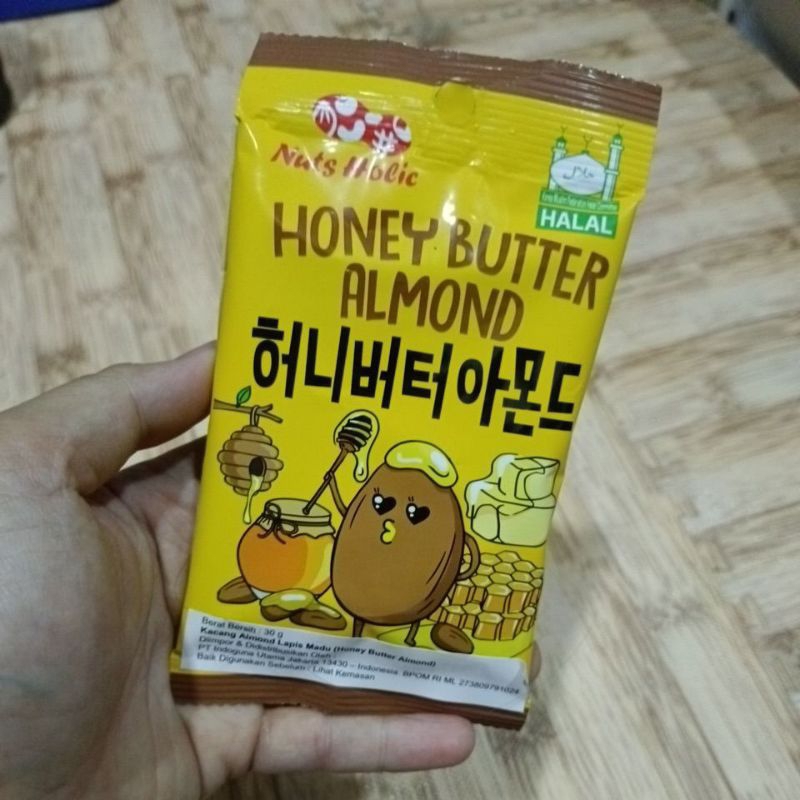 Jual NUTS HOLIC HONEY BUTTER ALMOND / STRAWBERRY ALMOND / HOT SPICY ...
