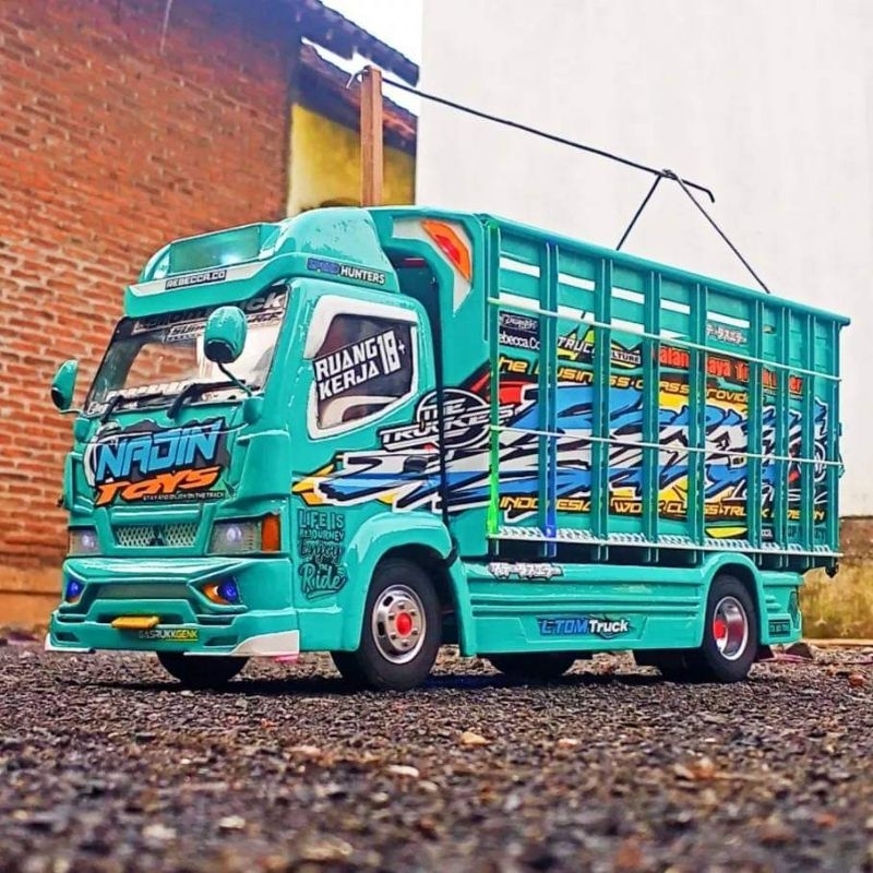 Jual mobil truk oleng mainan anak bos cilik full lampu bisa belok oleng ...