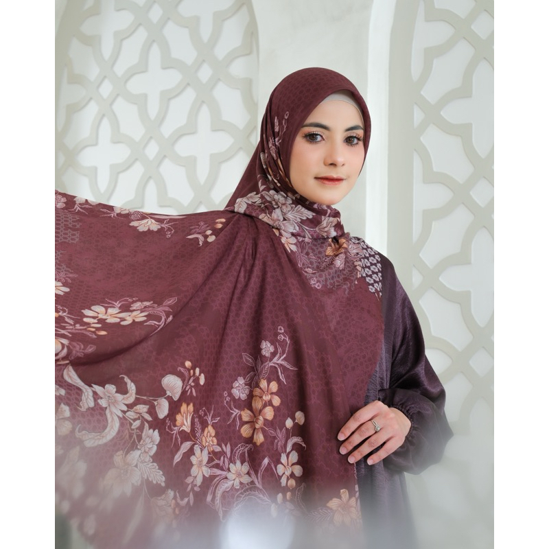 Jual LUI - KHALIDA Hijab Square Scarf Warna MAROON - Tersedia 10 Warna Pilihan - Signature ...