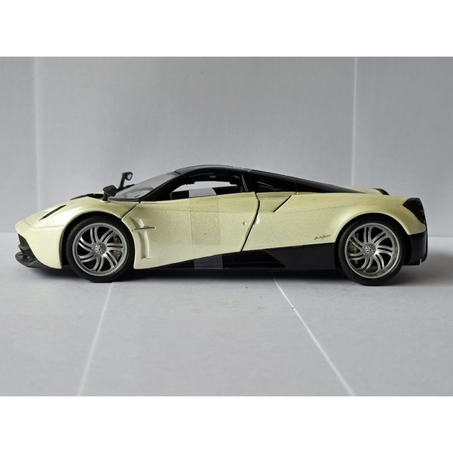 Jual Diecast Mobil Pagani Huayra putih Welly 1:24 mobil mainan Anak ...