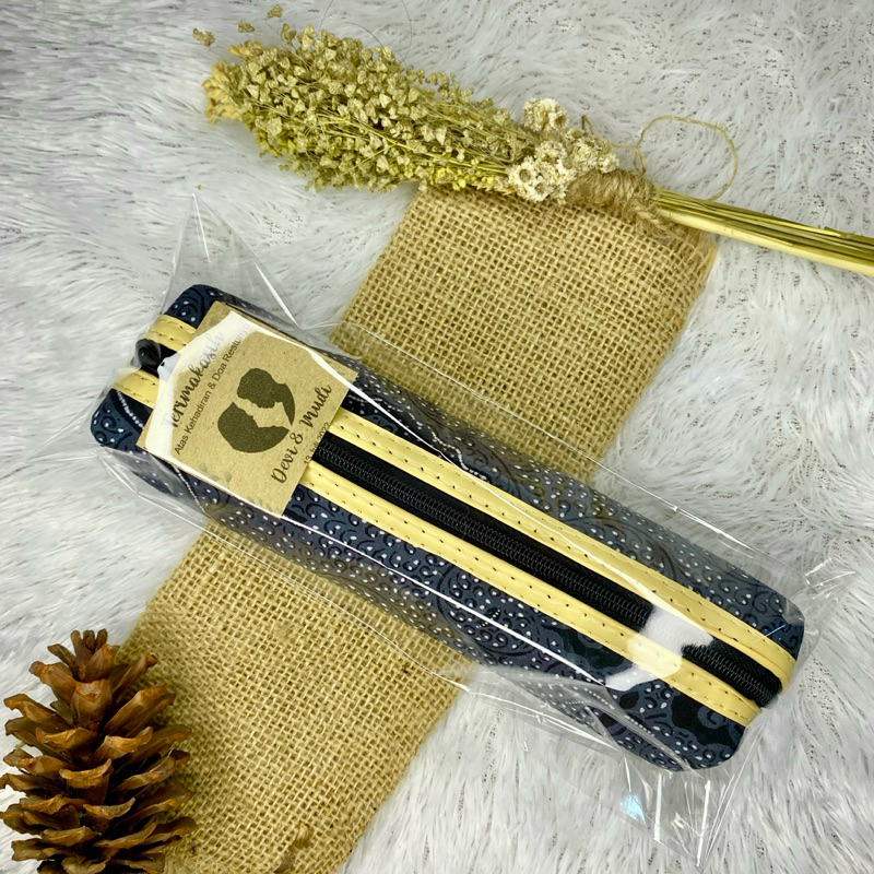 Jual Souvenir Pernikahan Tempat Pensil Batik Khas Jogja 19 x 7 cm (1kg muat 50pcs) | Shopee ...