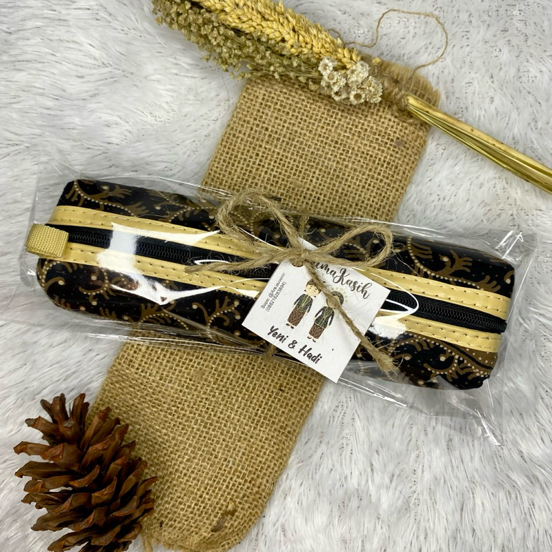 Jual Souvenir Pernikahan Tempat Pensil Batik Khas Jogja 19 x 7 cm (1kg muat 50pcs) | Shopee ...