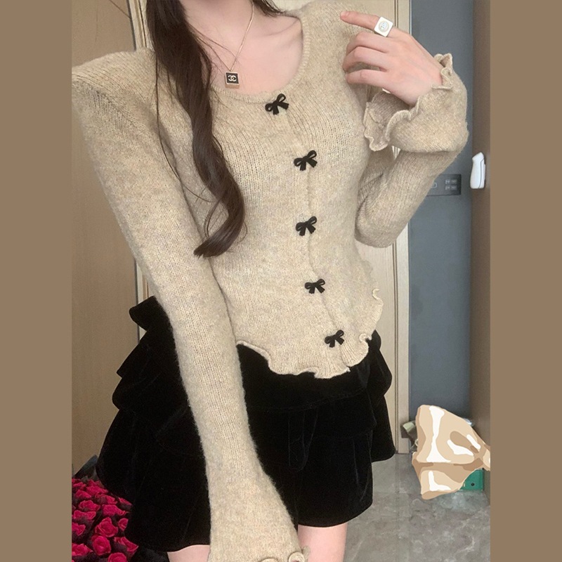 Jual AJW Cardigan Wanita Crop Oval Kancing Pita Knit Premium WCH | Cardigan Crop Top Oval Kriwil ...