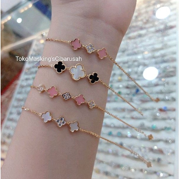 Jual Gelang bunga hitam Alhambra VC | Emas asli - tokomaskingscibarusah ...