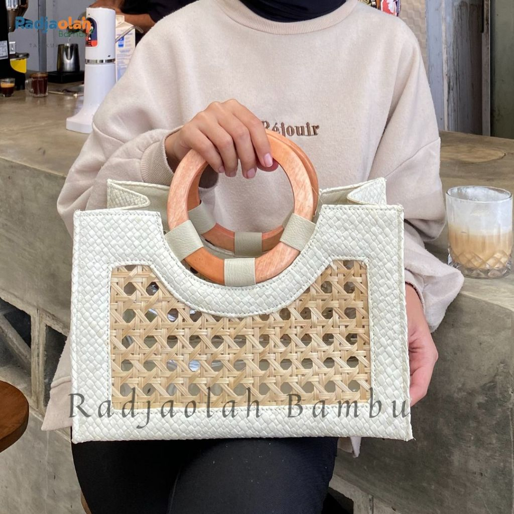 Jual Handbag Bahan Pandan Kombinasi Anyaman Bambu Handle Kayu | Tas ...