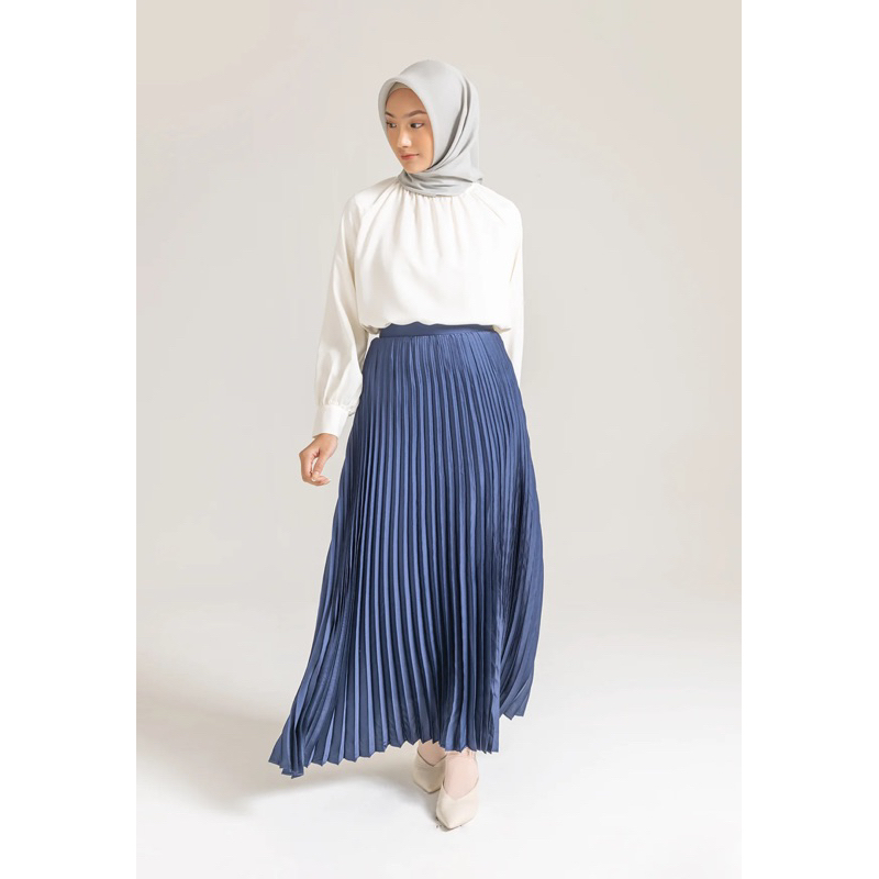 Jual Ria miranda Navy Dania Skirt (Preloved) | Shopee Indonesia
