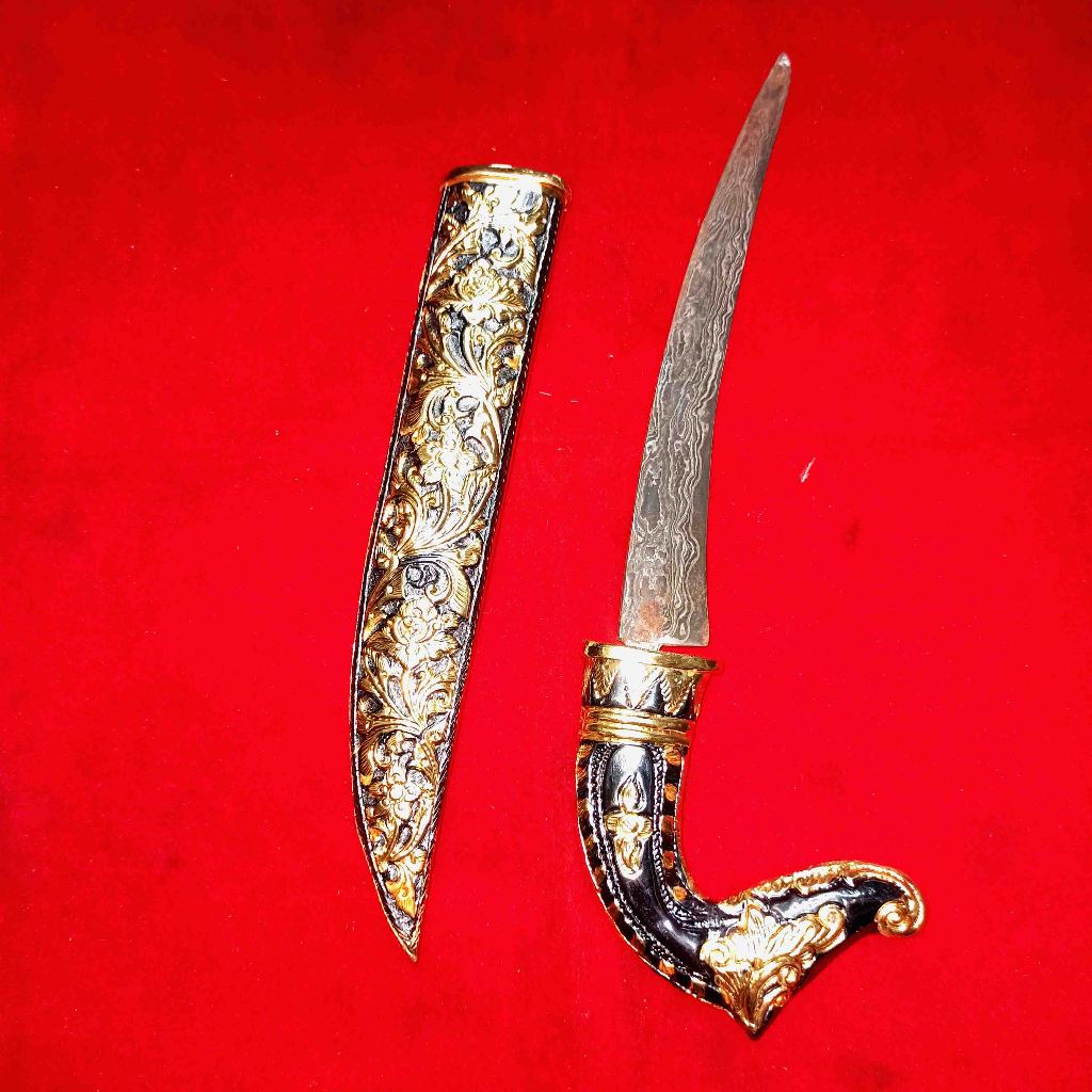 Jual Pusaka Badik Bugis Pamor Kulit Semangka Warangka Kuningan Silih ...