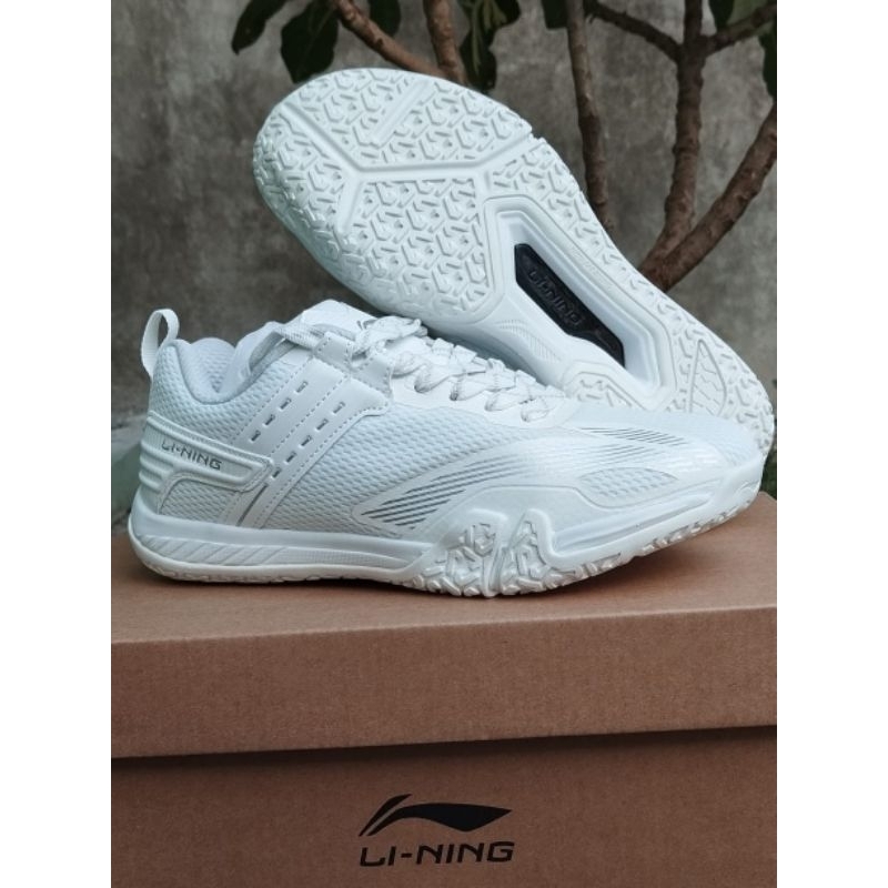 Jual LINING SAGA LITE 8 ORIGINAL FREE KAOS KAKI Sepatu Badminton LINING ...