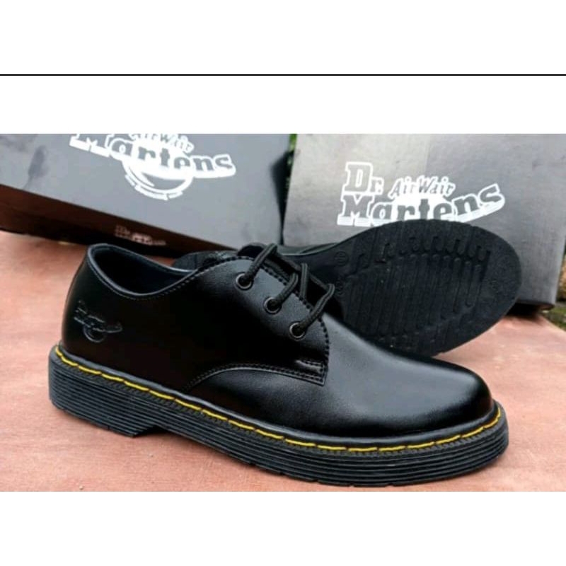 Jual FREE BOX DR MARTENS DOKMAR PENDEK 3 HOLE DOCMART CASUAL PRIA ...