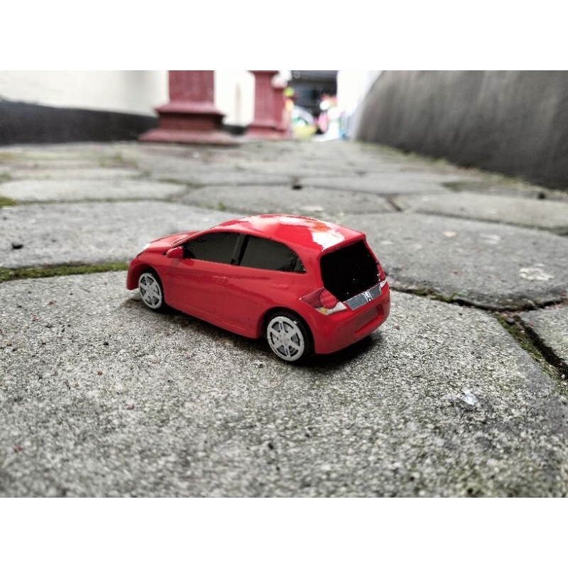 Jual Miniatur/Diecast Honda Brio Old (2013) MERAH | Shopee Indonesia