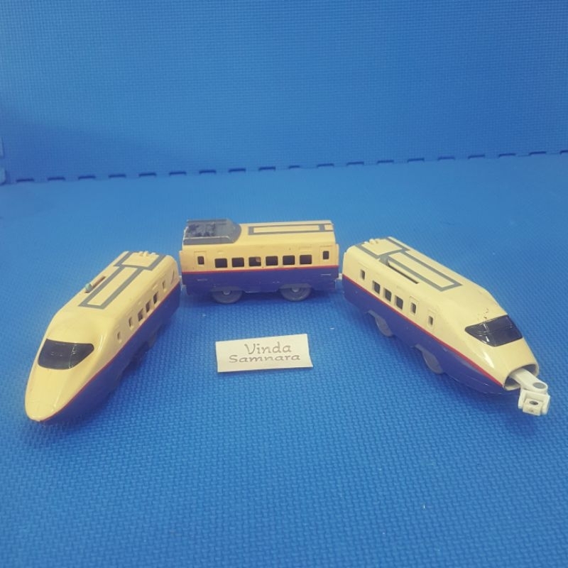 Jual Takara Tomy Plarail Shinkansen E2 With Magnet Coupling | Shopee ...