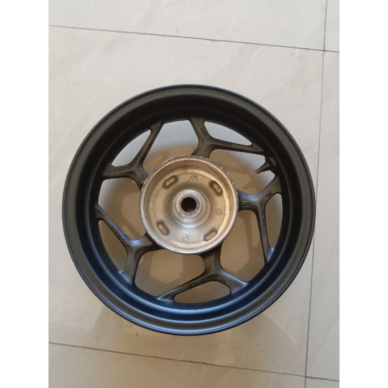 Jual velg pelek pelk Belakang Honda PCX 160 orisinil | Shopee Indonesia