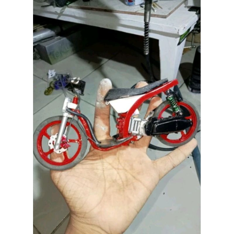 Jual MINIATUR MOTOR DRAG MATIC HONDA BEAT MERAH | Shopee Indonesia