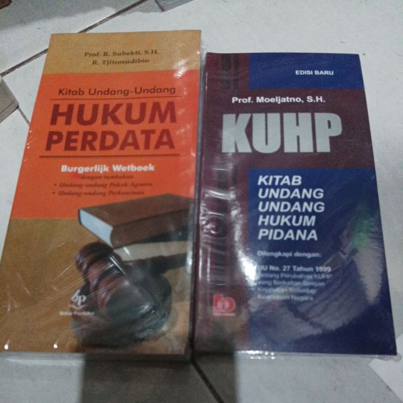 Jual buku kitab undang perdata dan pidana kuhp Subekti dan moeljatno | Shopee Indonesia
