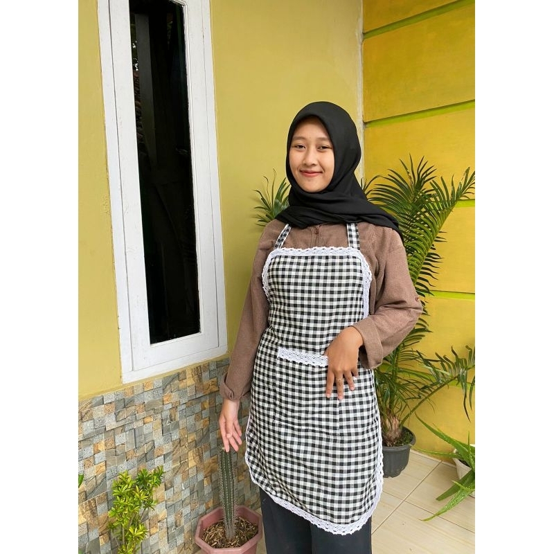 Jual celemek masak pul badan motif kotak warna hitam | Shopee Indonesia