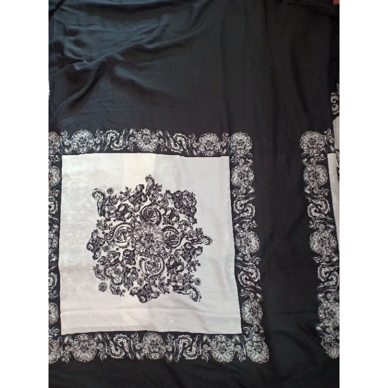 Jual SATIN MOTIF KOTAK BESAR BUNGA DASAR HITAM (REQ PANJANG 50 CM ...