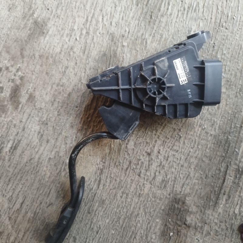 Jual PEDAL GAS SENSOR TOYOTA KIJANG INNOVA | Shopee Indonesia