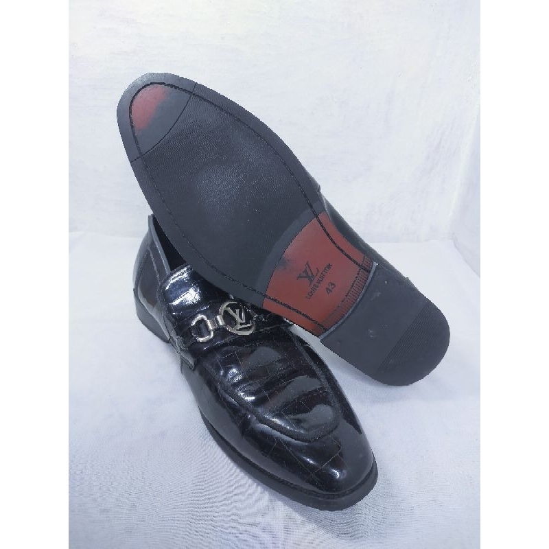 Jual SEPATU SECOND BRANDED LOUIS VUITTON | Shopee Indonesia