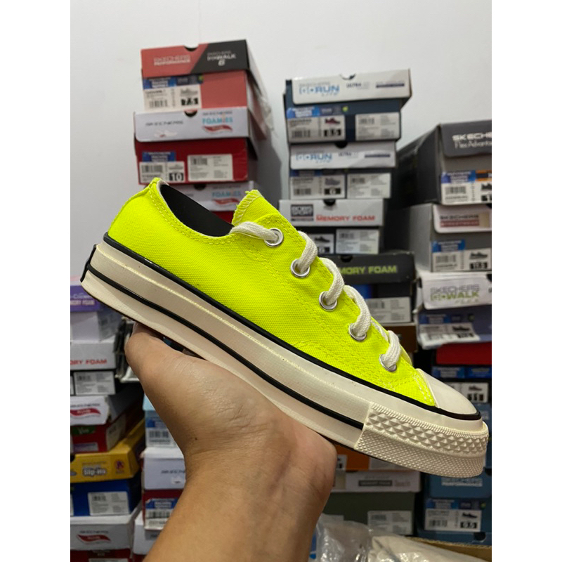 Jual Jual Sepatu Wanita CON Chuck 70 OX 169344C - Lemon Venom/Egret ...