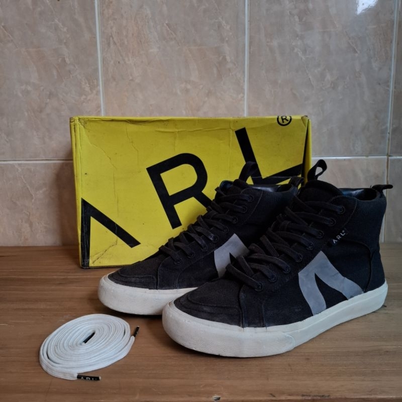 Jual Preloved ARL By Hadware Sepatu Ariel Debut High Reflective ...